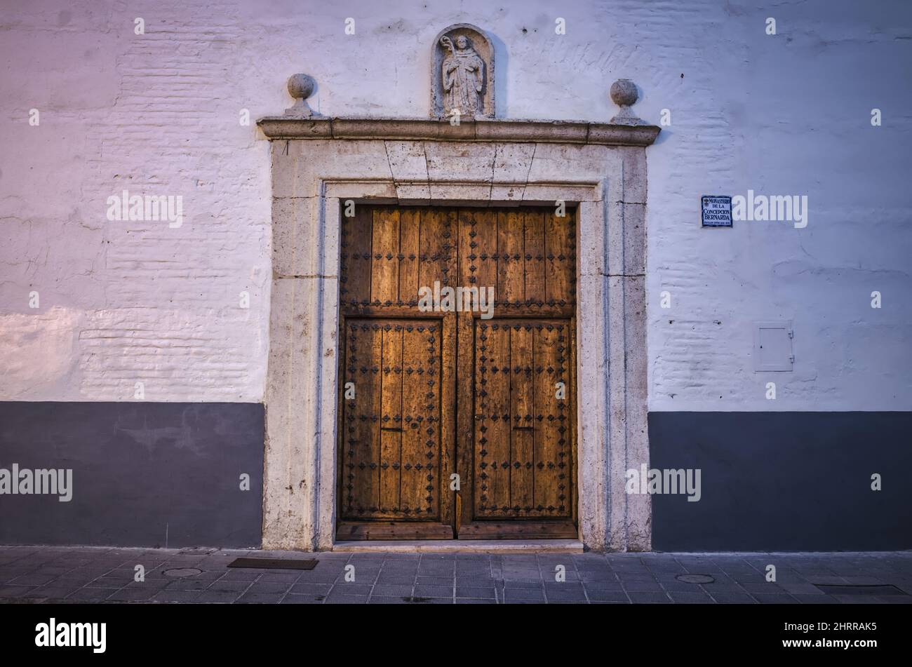 Front view of a vintage door Stock Photo - Alamy