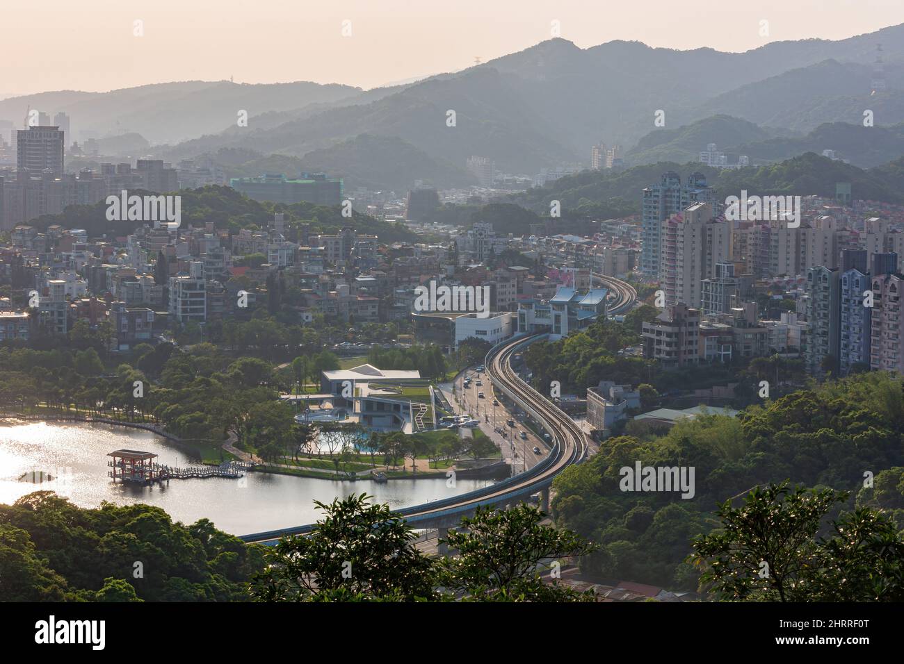 Sunset aerial view of the beautiful Arch Bridge at Taipei, Taiwan Stock ...