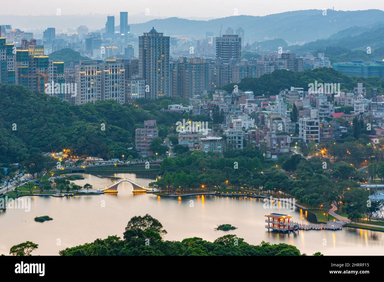 Night aerial view of the beautiful Arch Bridge at Taipei, Taiwan Stock ...
