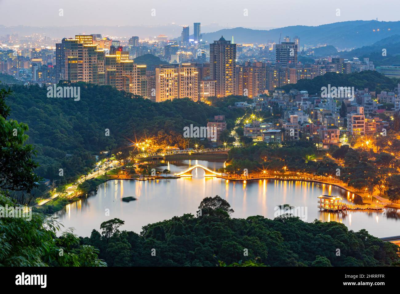 Night aerial view of the beautiful Arch Bridge at Taipei, Taiwan Stock ...