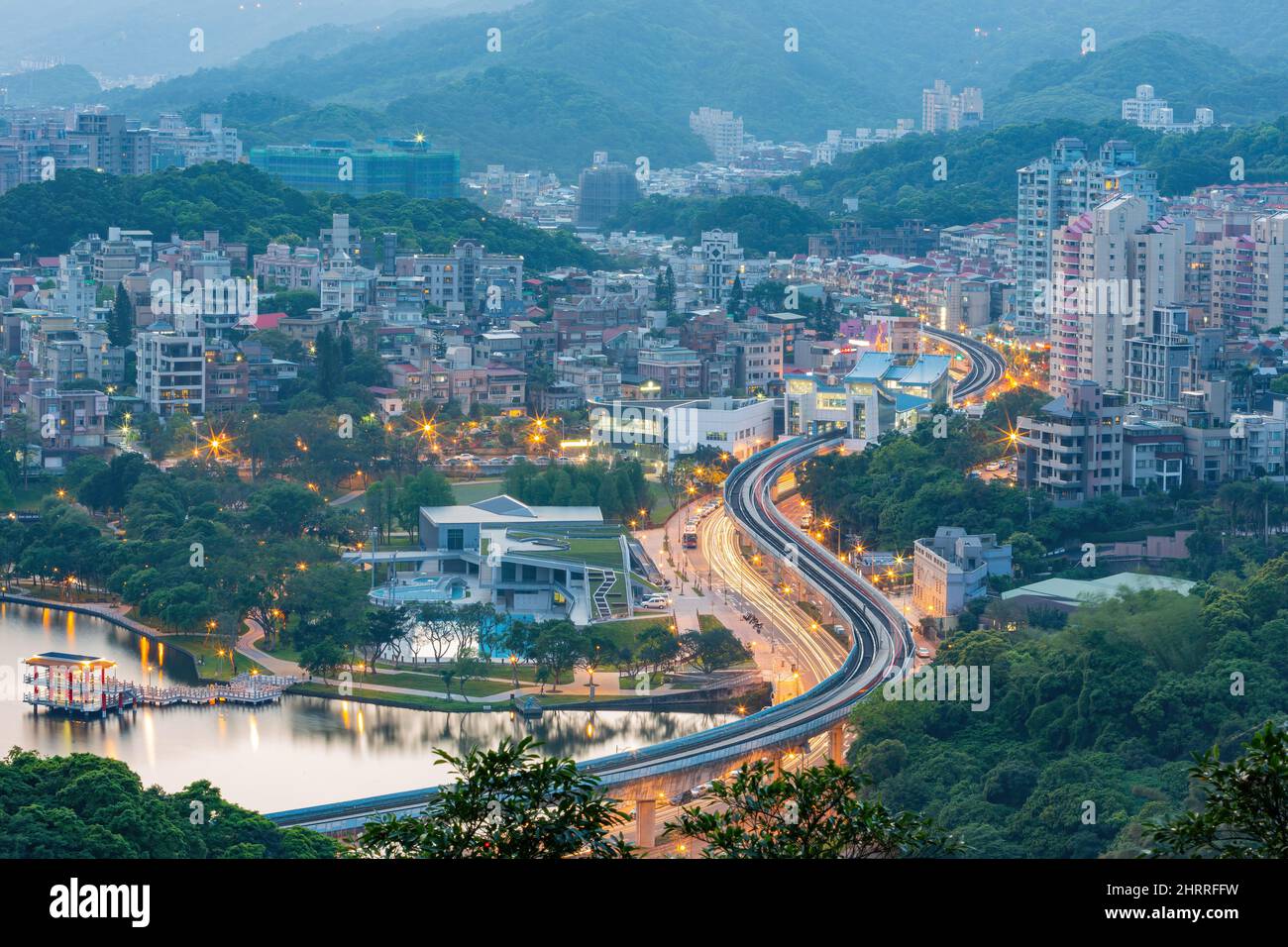 Night aerial view of the beautiful Arch Bridge at Taipei, Taiwan Stock ...