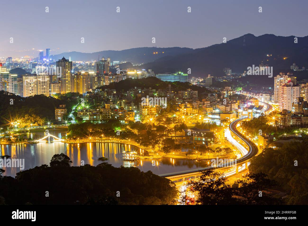 Night aerial view of the beautiful Arch Bridge at Taipei, Taiwan Stock ...