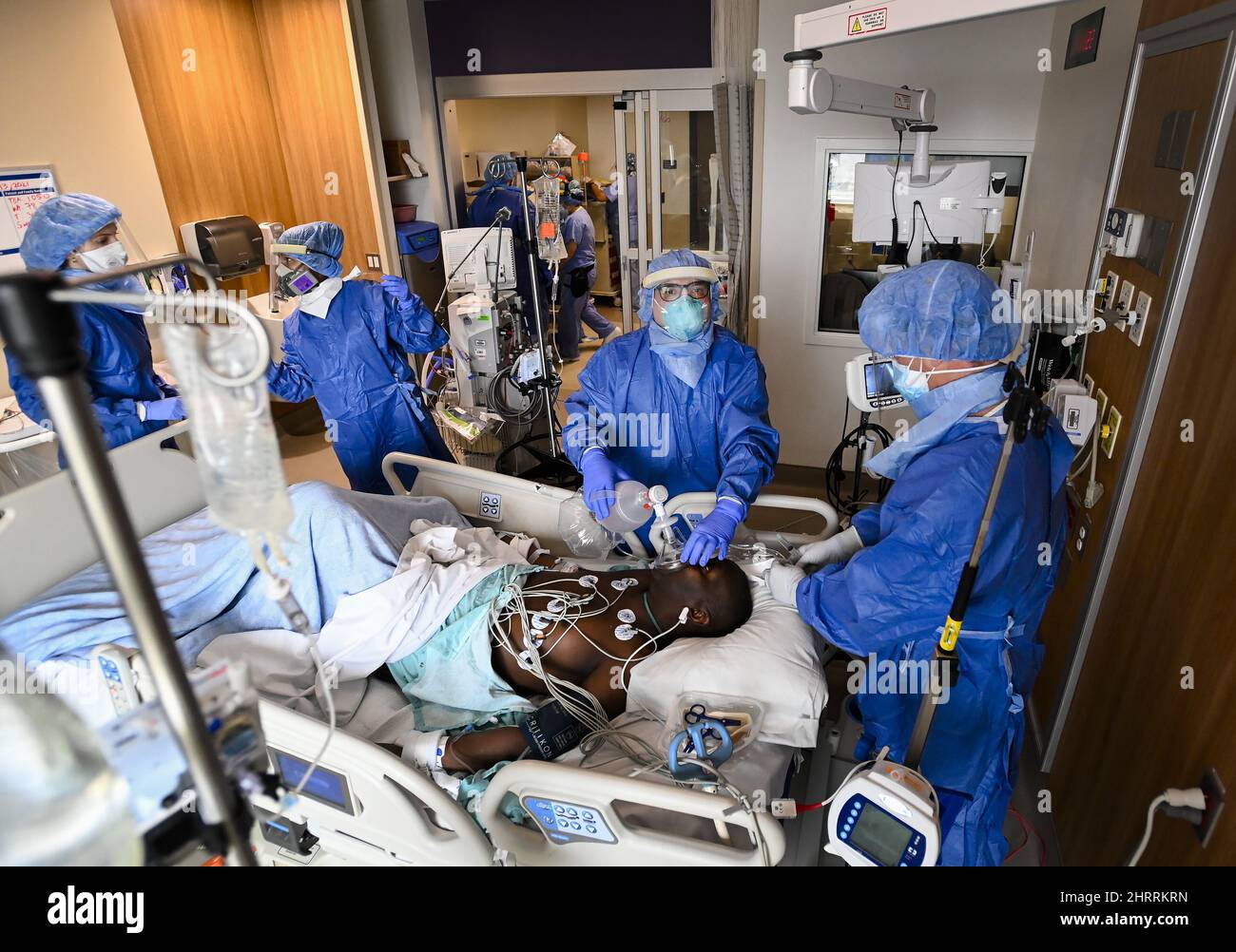 A 60-year-old COVID-19 patient fights for his life, desperately gasping ...