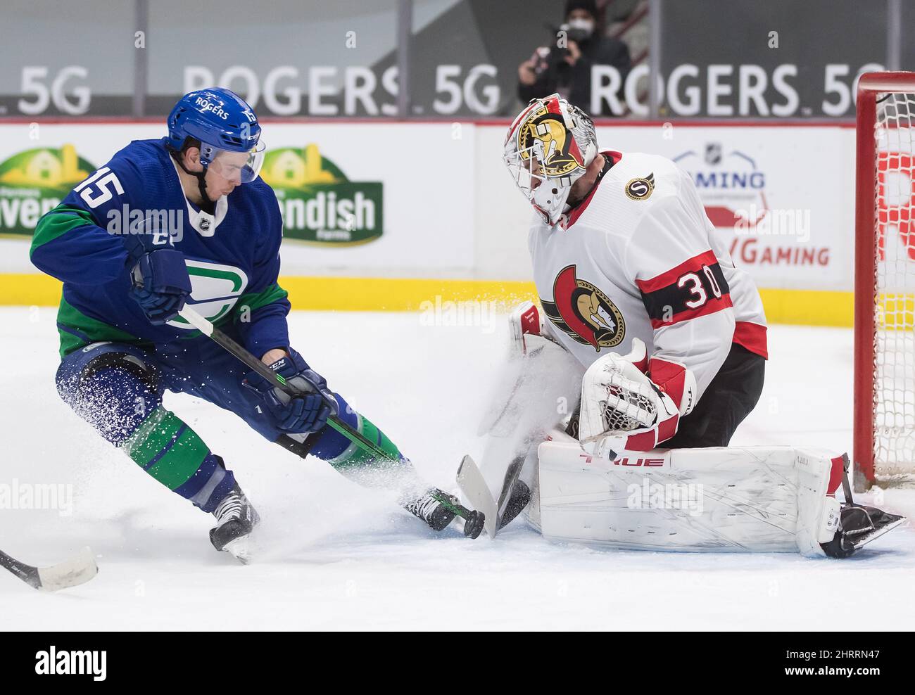 Ottawa Senators goalie Matt Murray (30) stops Vancouver Canucks ...