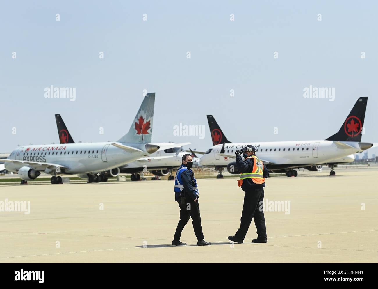 Canada airline crew hi-res stock photography and images - Alamy