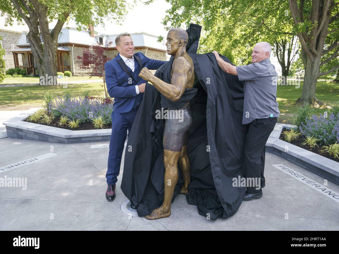 Mixed martial arts champion Georges St-Pierre unveils a bronze statue ...