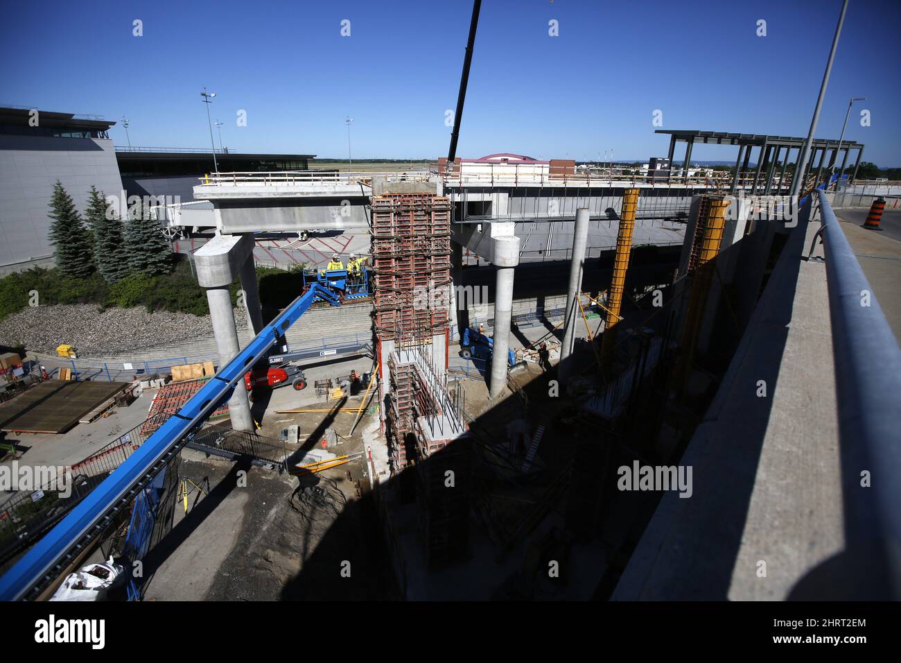 Ottawa lrt construction High Resolution Stock Photography and Images ...