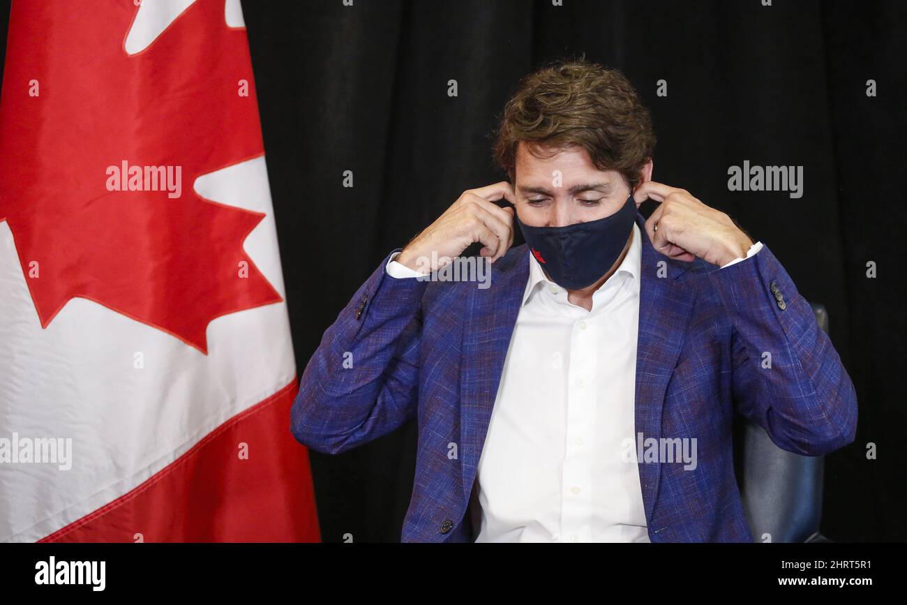 Prime Minister Justin Trudeau removes his mask as he meets with Calgary ...