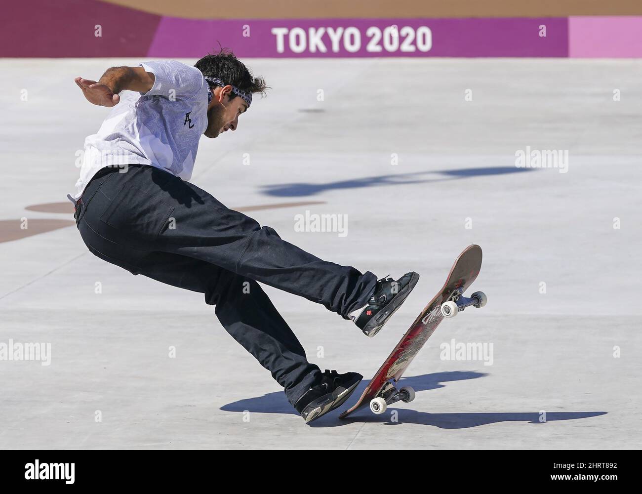 Micky Papa of Canada crashes as he competes in Menâ€™s Street ...