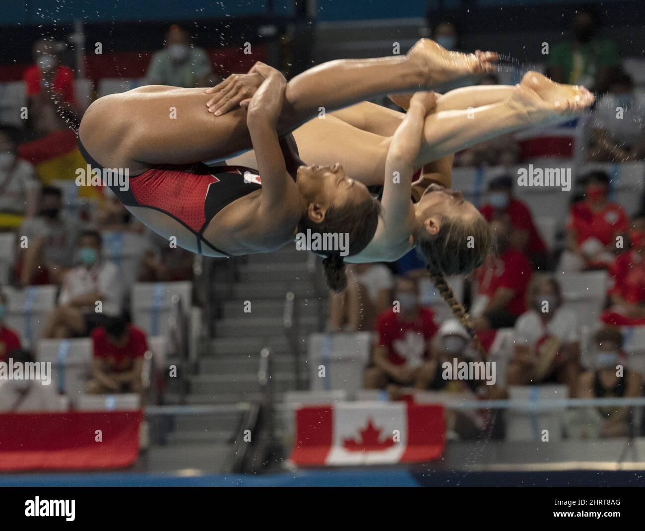 Canadian divers Jennifer Abel (left) and Melissa Citrini-Beaulieu ...