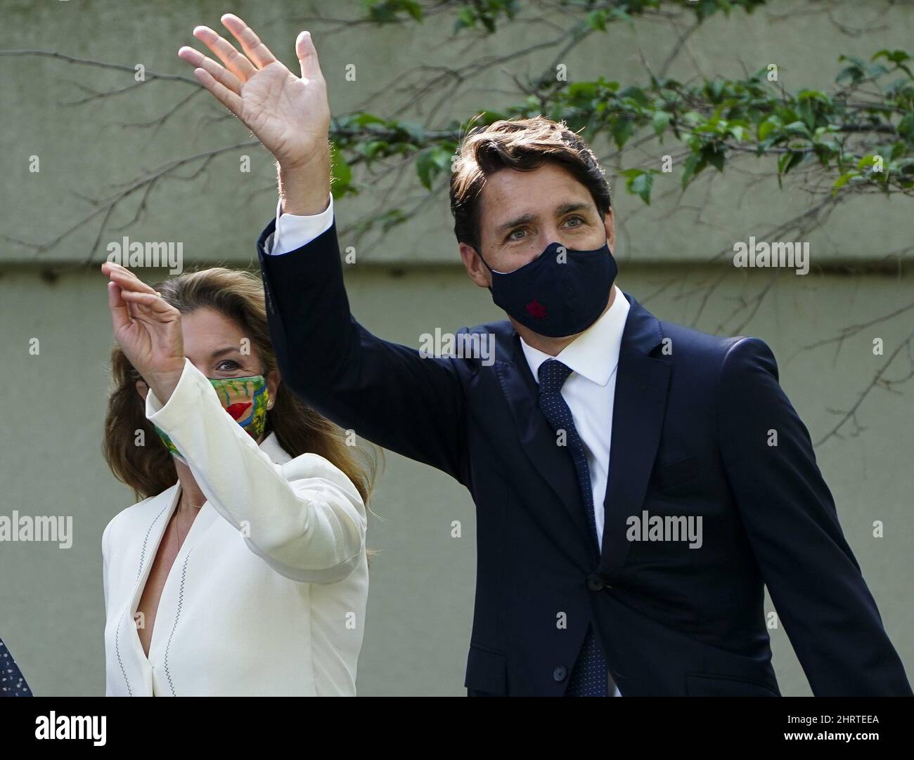 Prime Minister Justin Trudeau arrives to Rideau Hall with wife Sophie ...