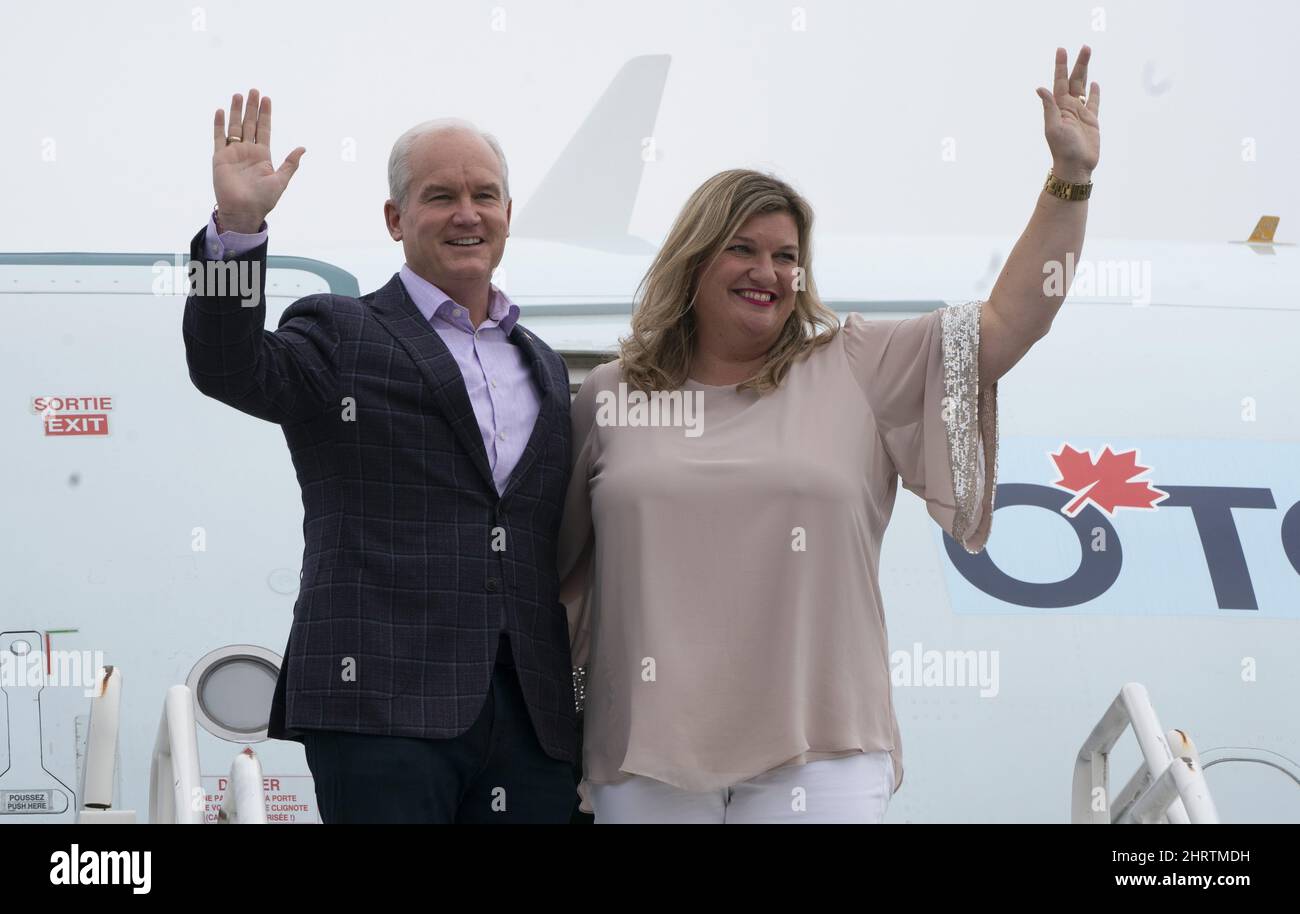 Conservative Leader Erin O'Toole and his wife Rebecca O'Toole wave as ...