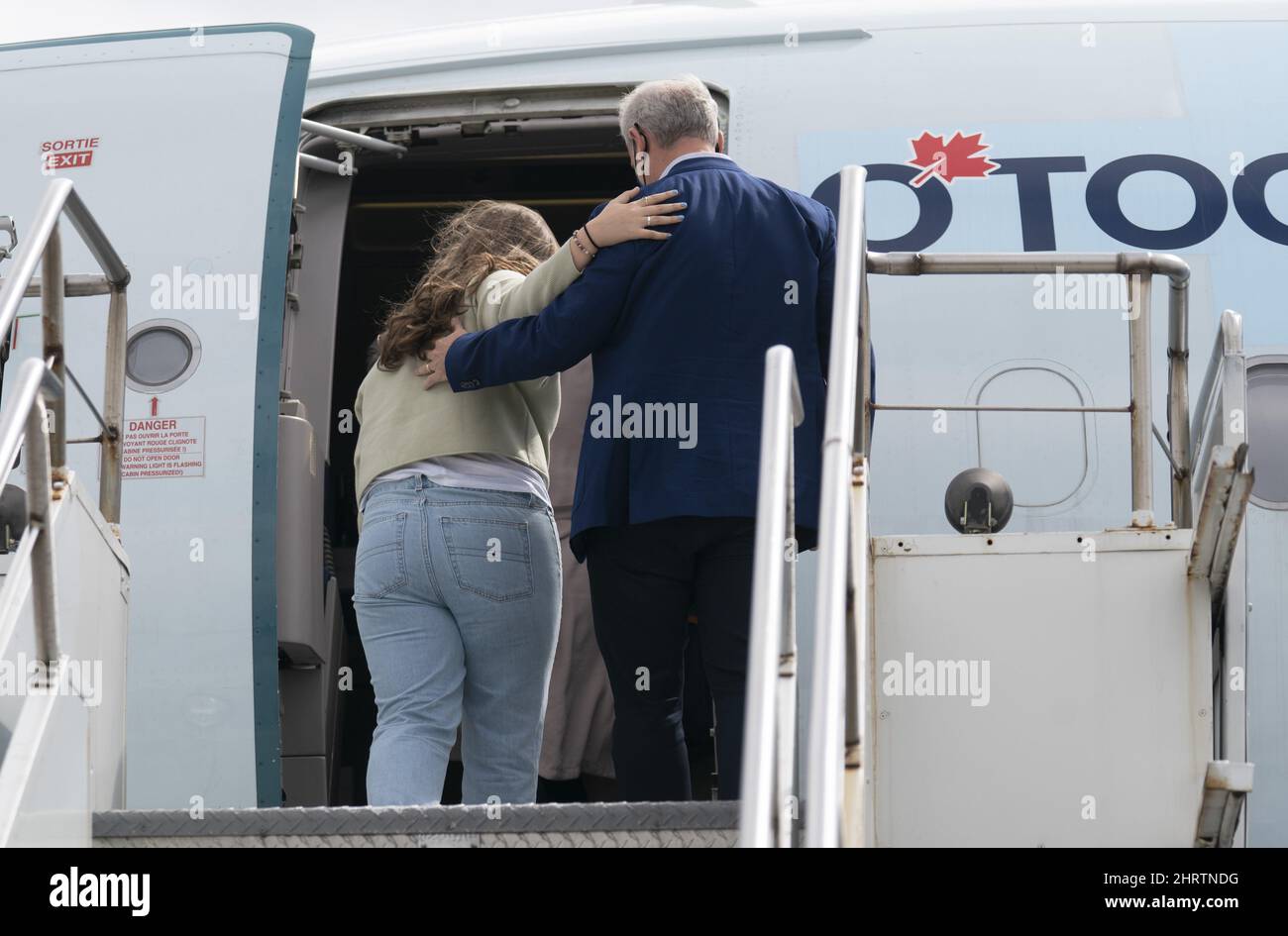 Mollie O'Toole puts her arm on her father, Conservative leader Erin O ...