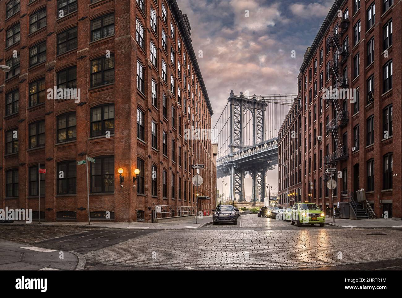 Mesmerizing view of the Empire State Building through Manhattan Bridge ...