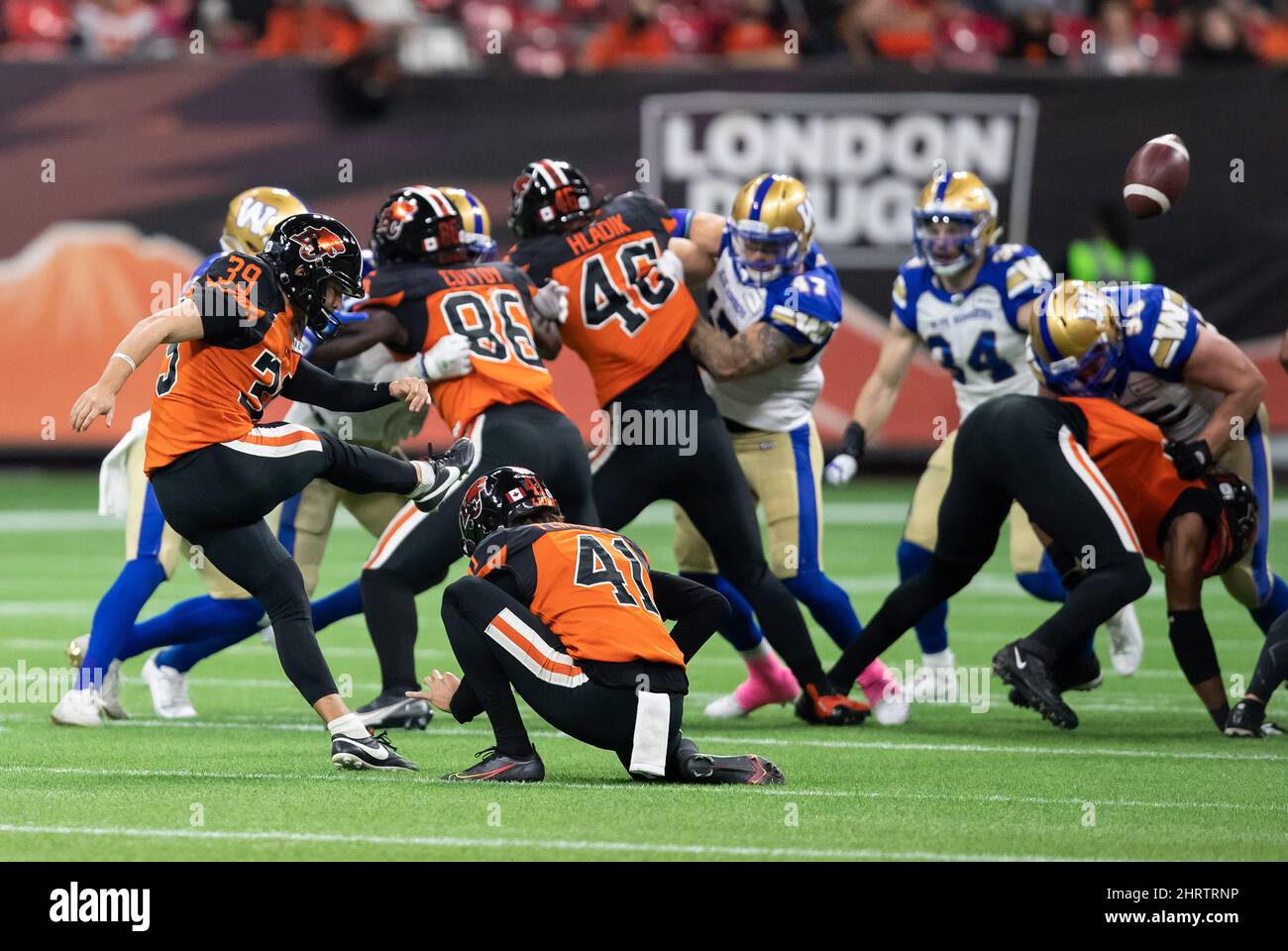 American football field goal kick 2021 hi-res stock photography and ...