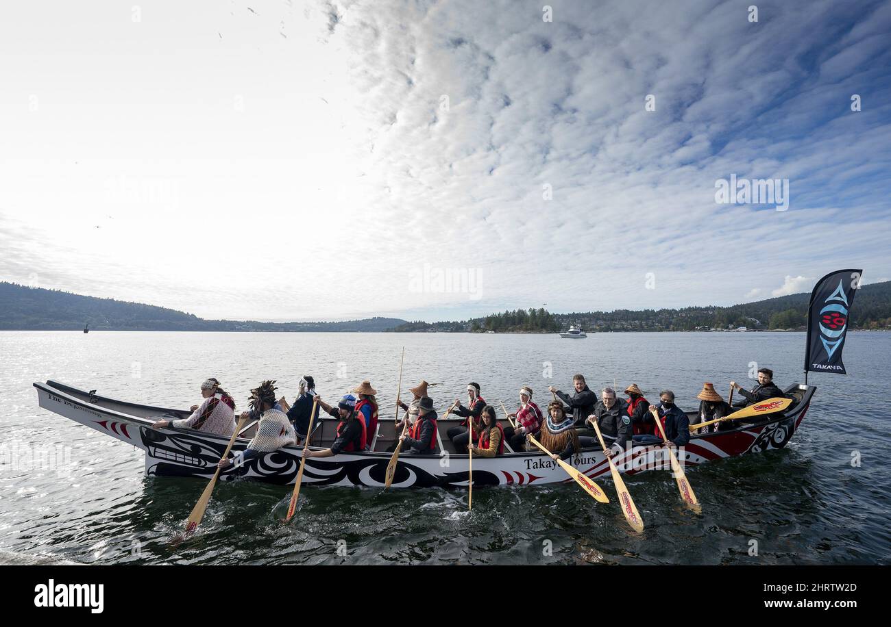 Paddlers from the Tsleil-Waututh Nation arrive by traditional canoe to ...