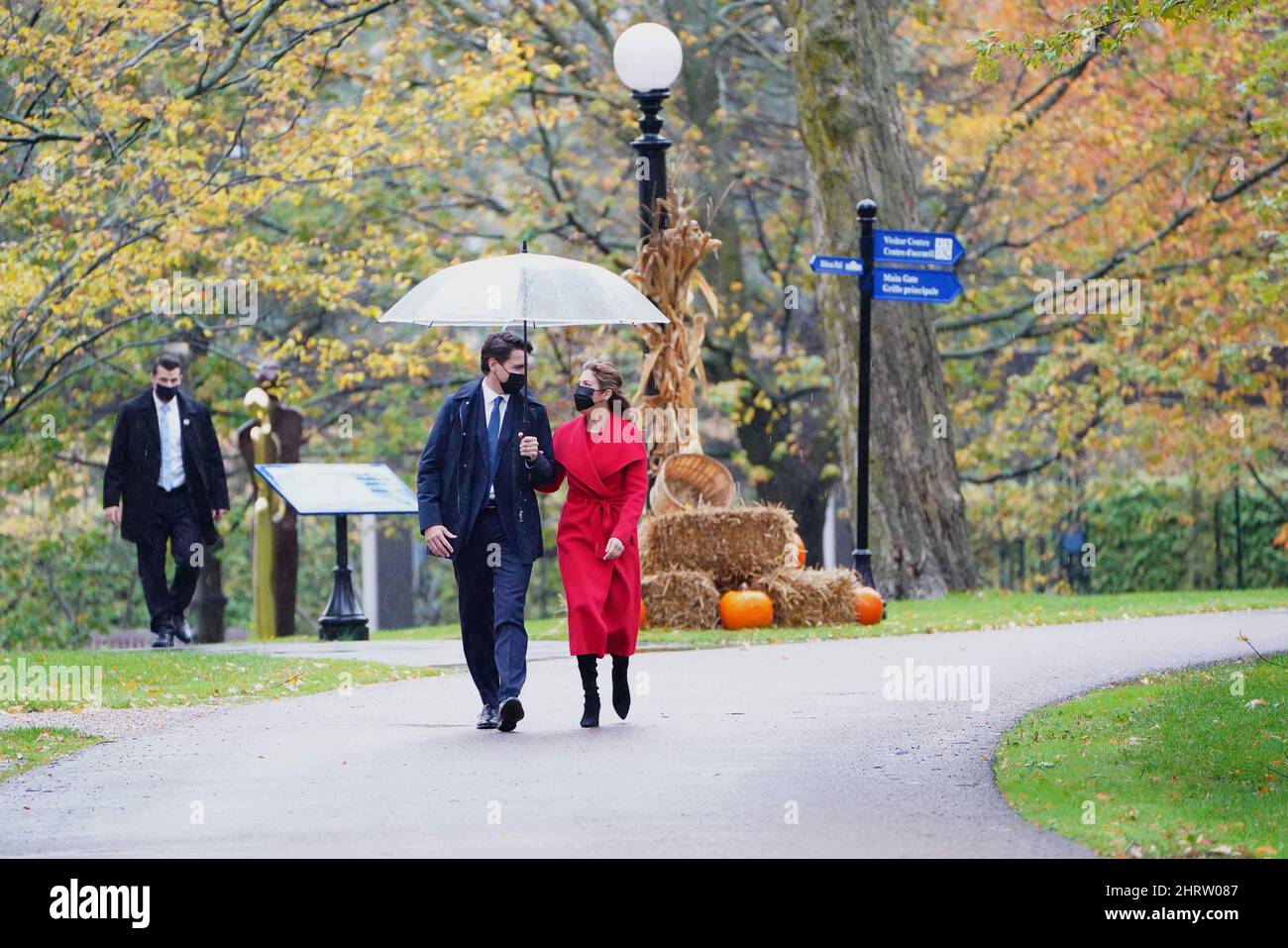 Prime Minister Justin Trudeau and Sophie Gregoire Trudeau arrive for ...