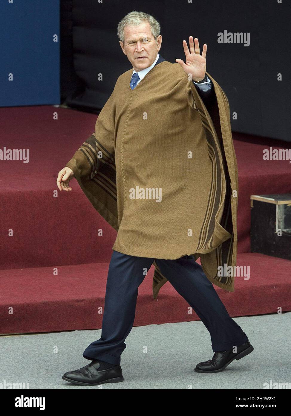 US President George Bush, wearing a traditional Peruvian poncho, waves ...