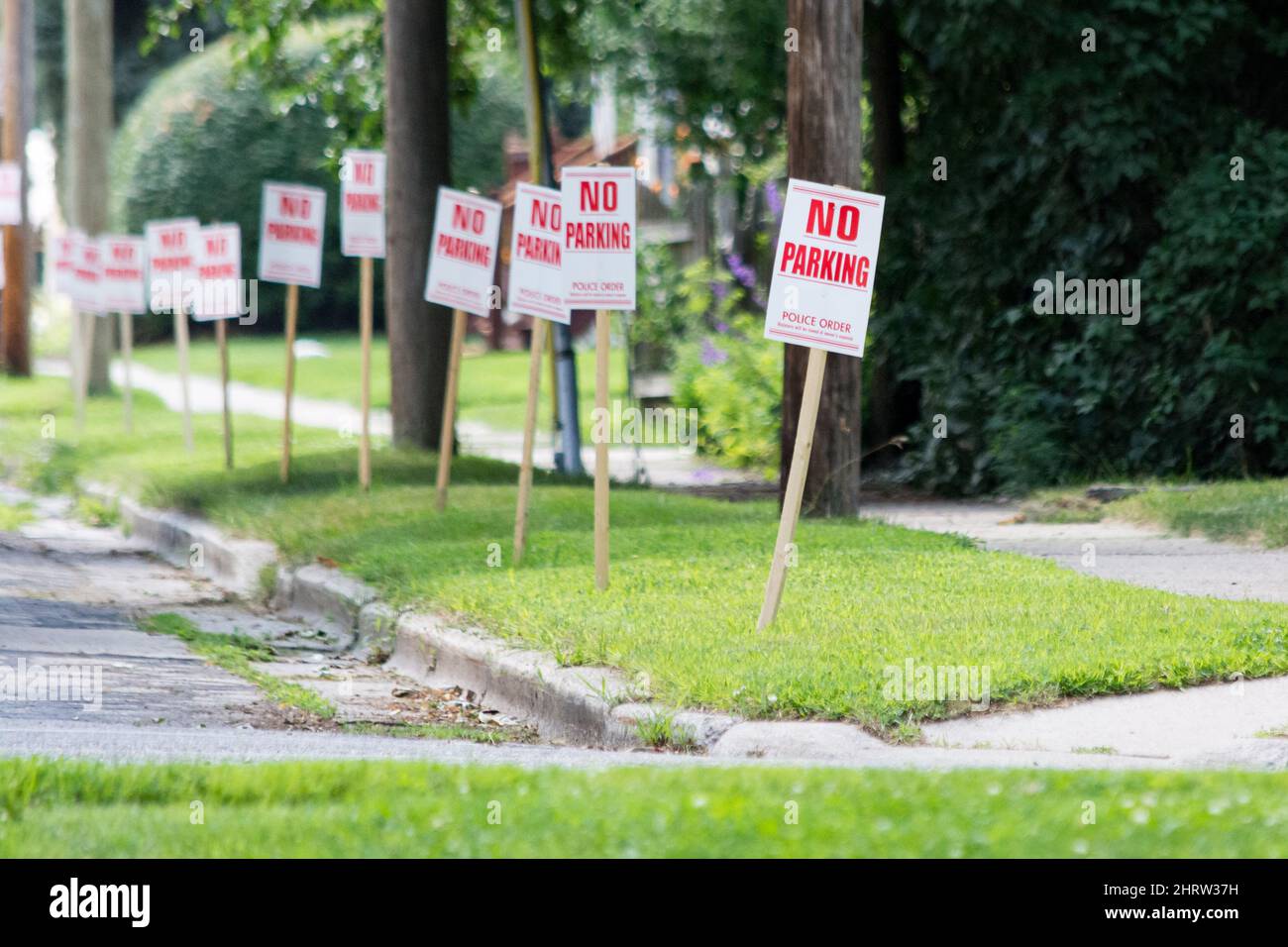 Temporary banner hi-res stock photography and images - Alamy