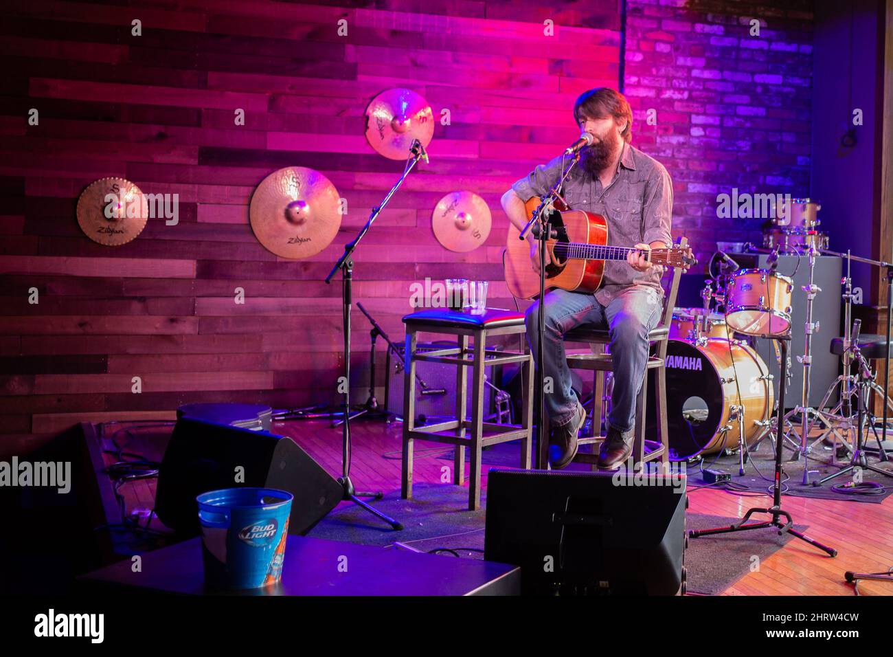 Nashville musician bar hi-res stock photography and images - Alamy