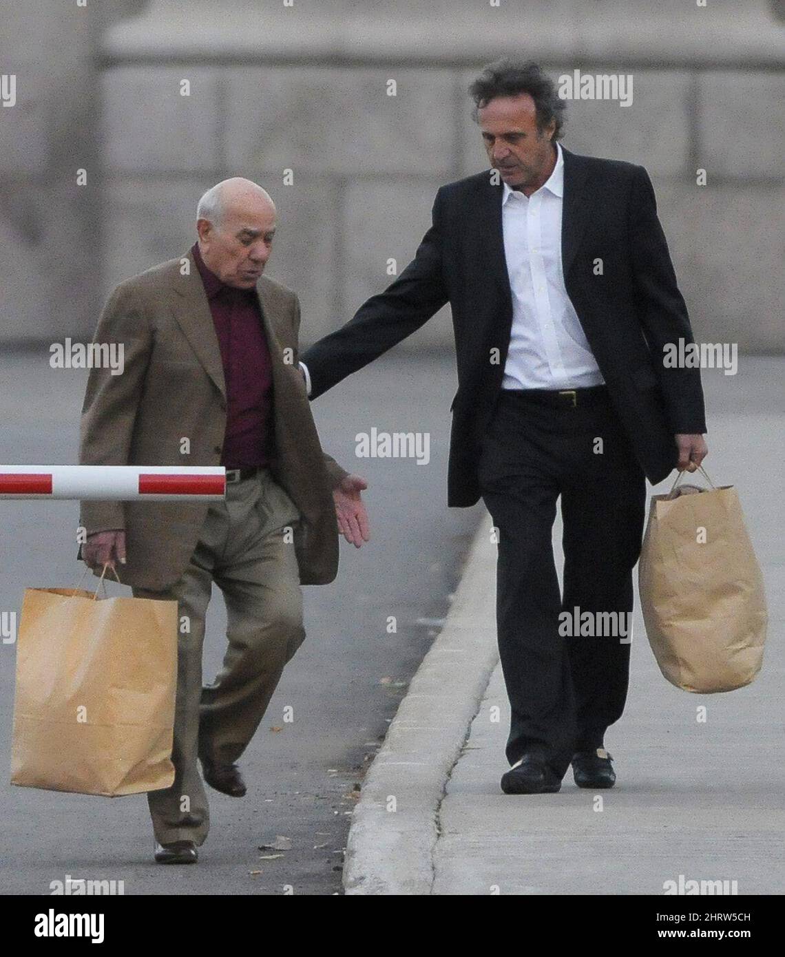 Convicted Montreal crime boss Nicolo Rizzuto leaves a Montreal prison ...