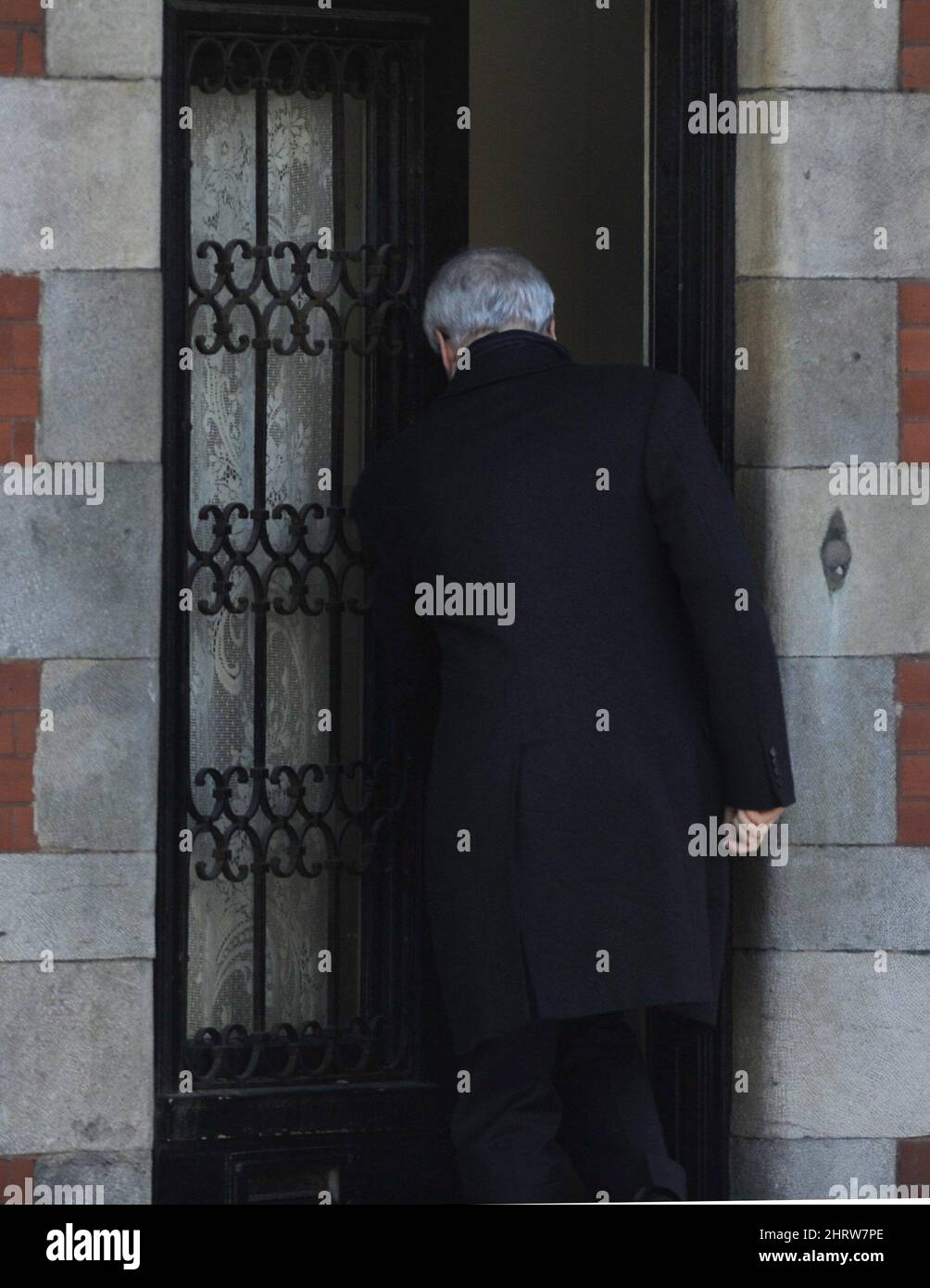 Liberal Party leader Stephane Dion arrives at his home in Montreal ...