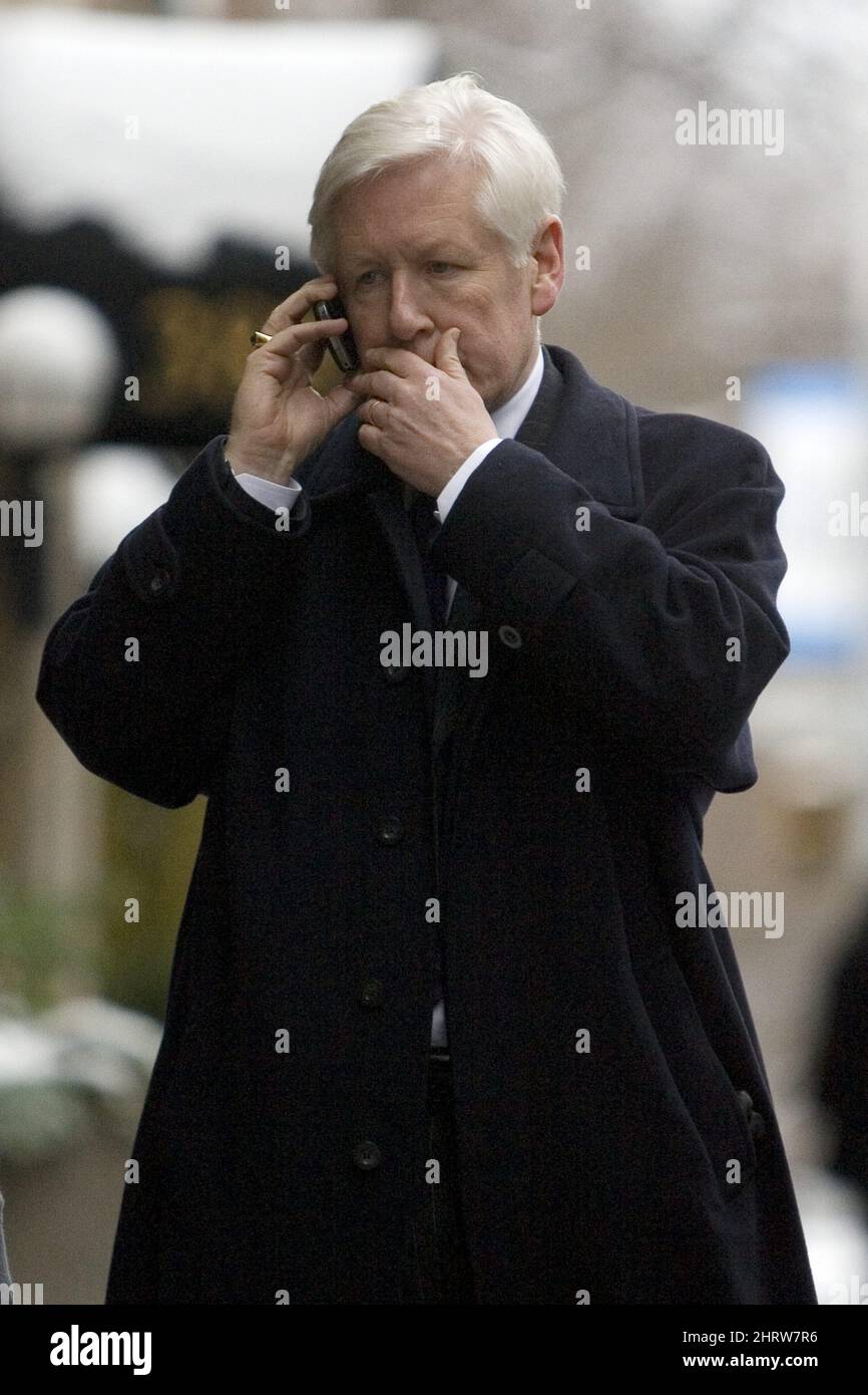 Liberal MP and leadeship contender Bob Rae arrives at his Toronto ...