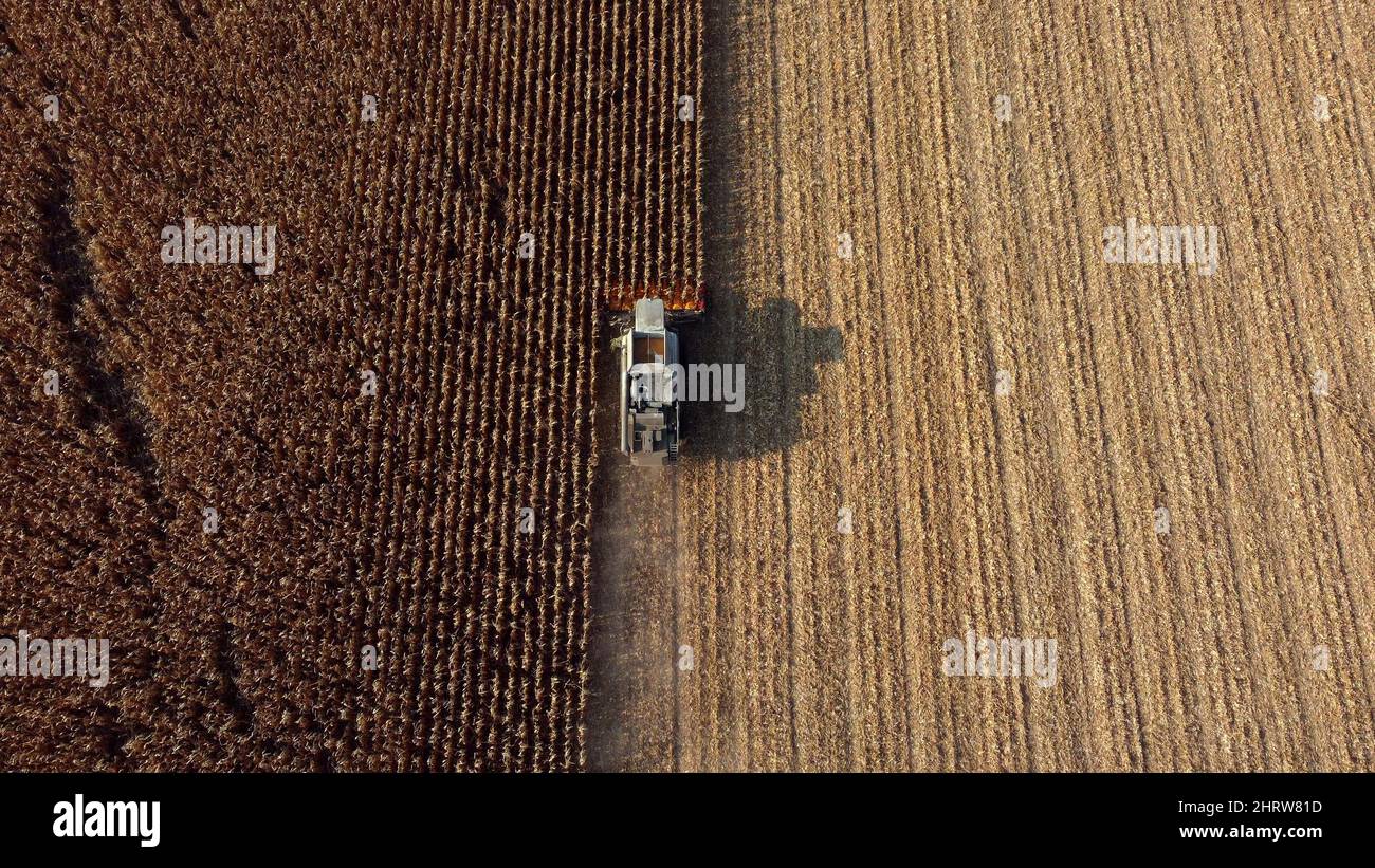 Top view working combine aerial hi-res stock photography and images - Alamy