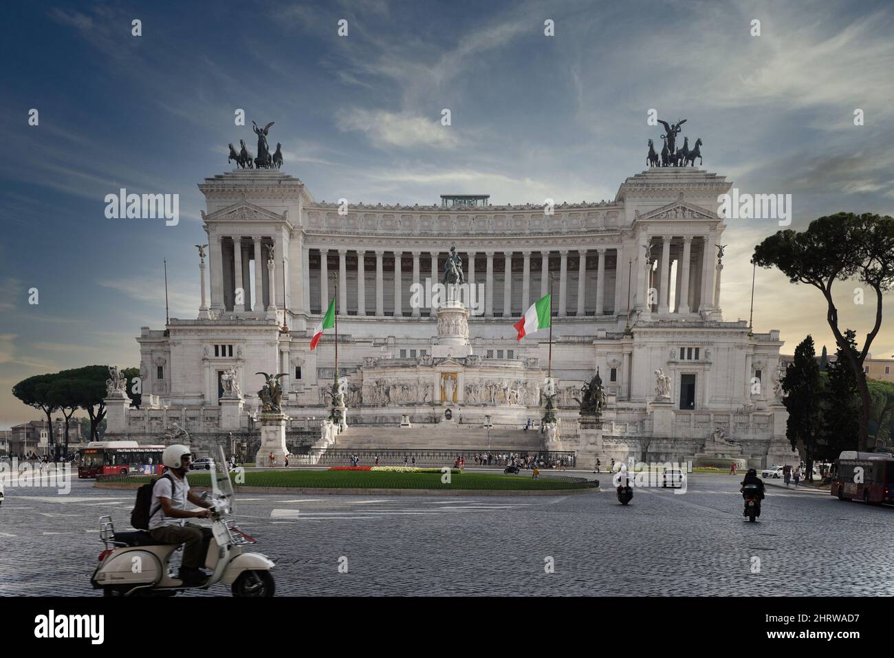 Closeup of Vitor Emanuel monument in Rome Stock Photo - Alamy