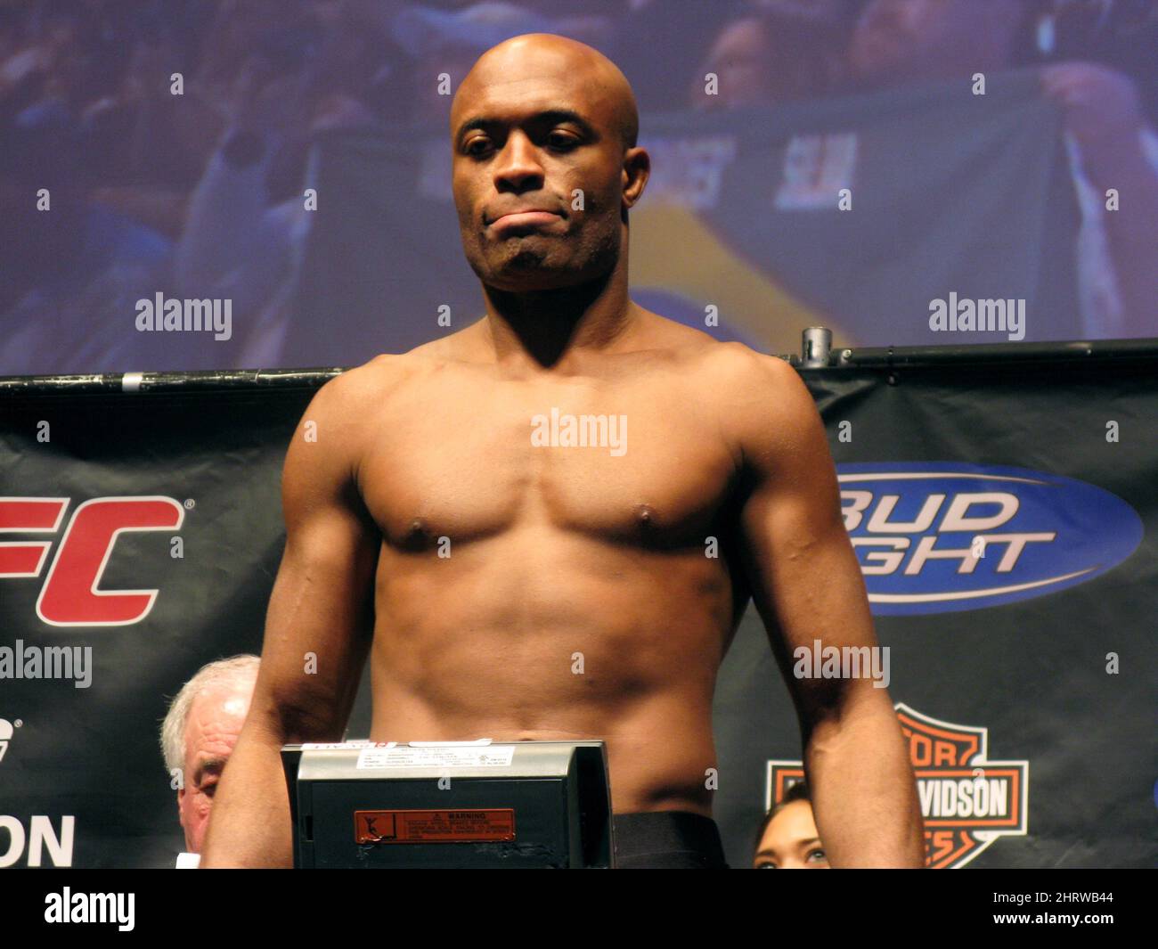 Anderson silva ufc weigh in hi-res stock photography and images - Alamy
