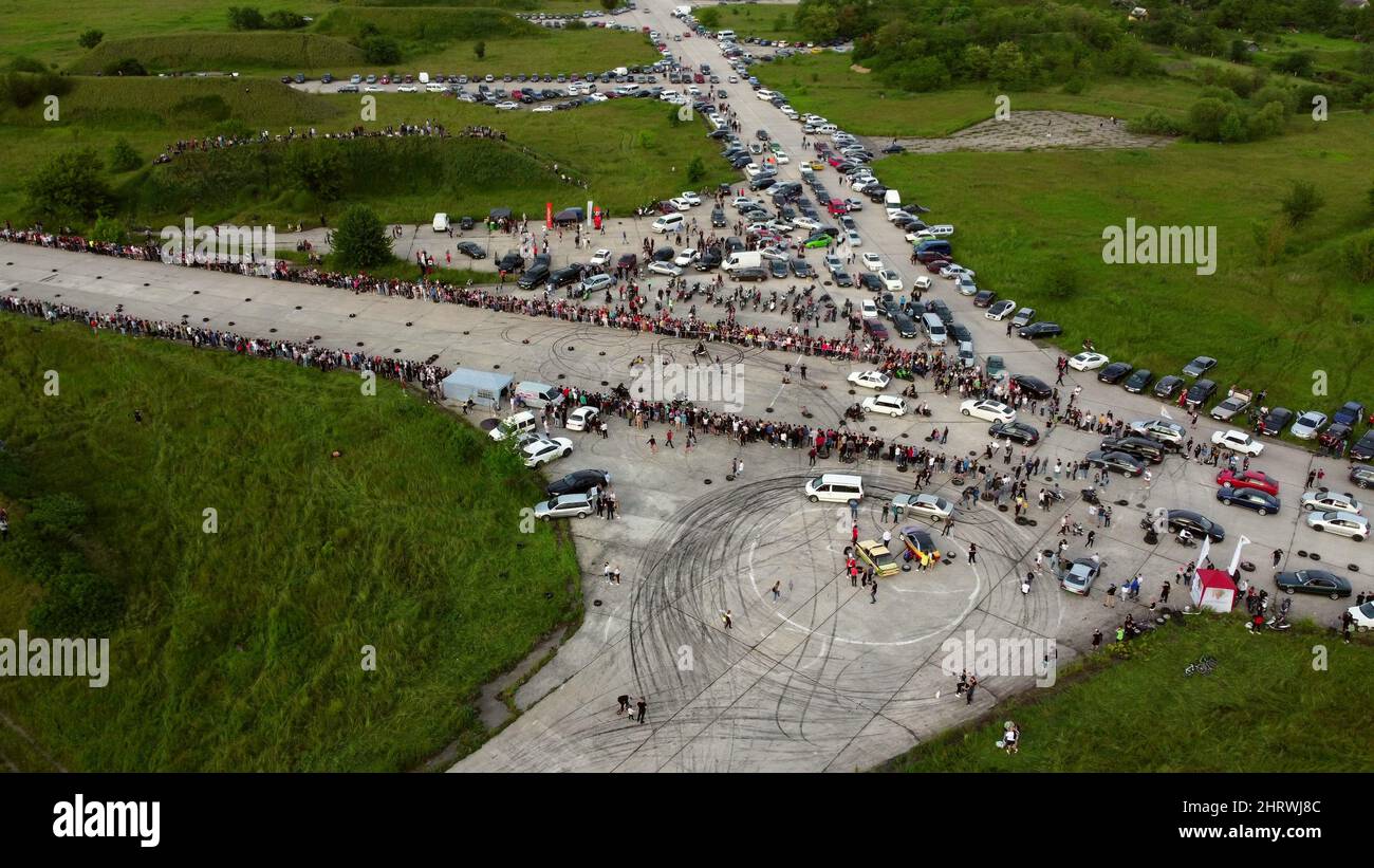 Aerial race track cars hi-res stock photography and images - Alamy