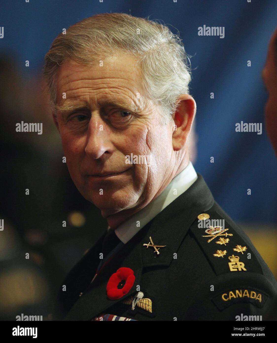 Prince Charles wears a Canadian Army uniform as he visits soldier and ...