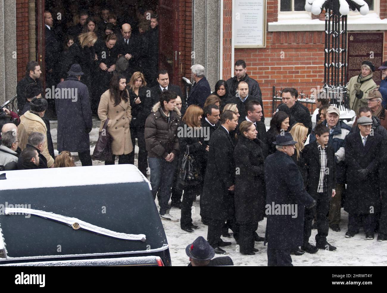 Family members leave hi-res stock photography and images - Alamy