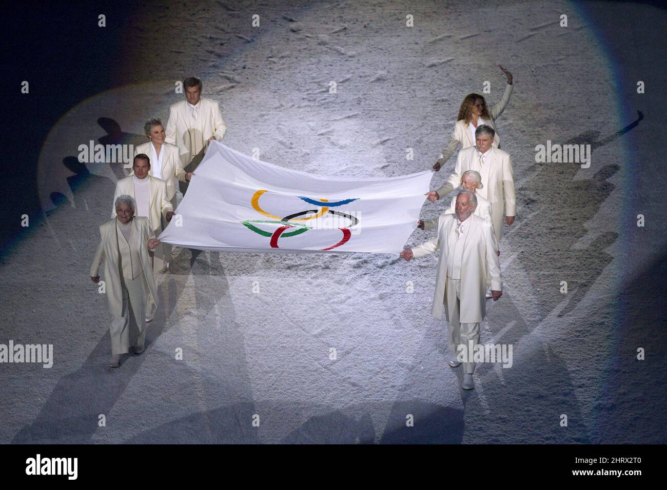 Olympic flag bearers Betty Fox, Jacques Villeneuve, Anne Murray, Bobby ...