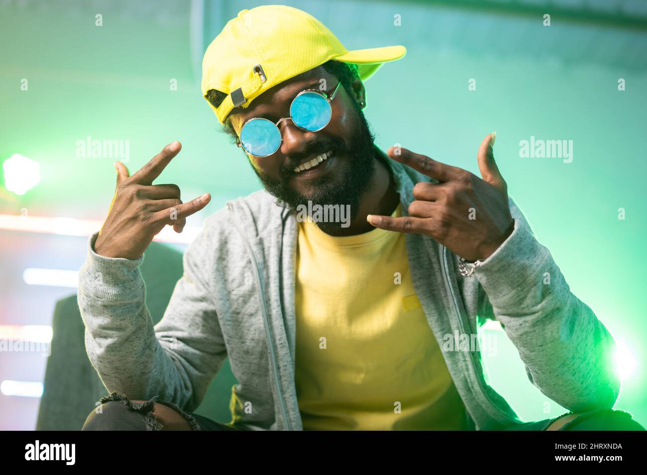 Indian music concert on stage hi-res stock photography and images - Alamy