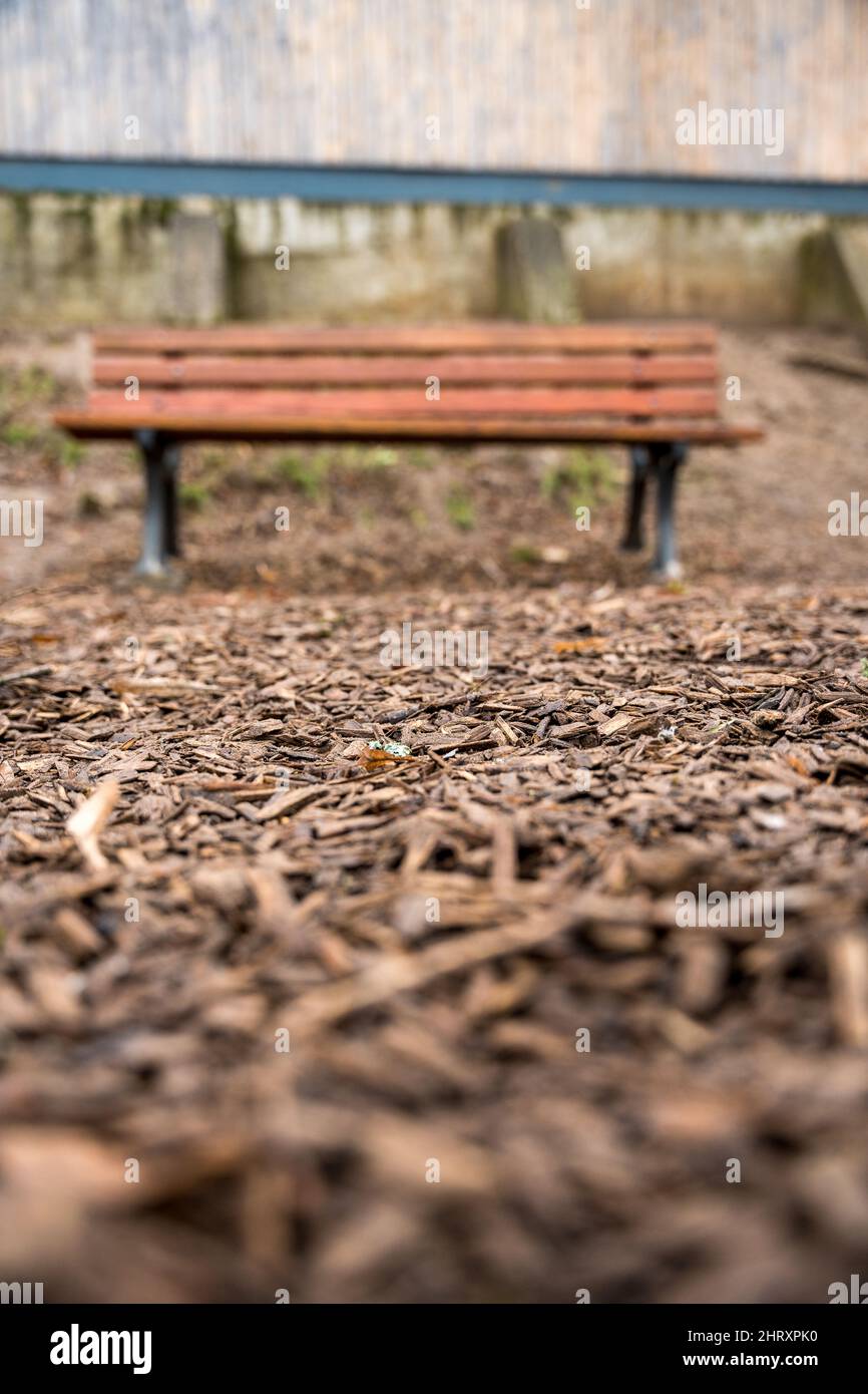Vertical shot park bench hi-res stock photography and images - Alamy