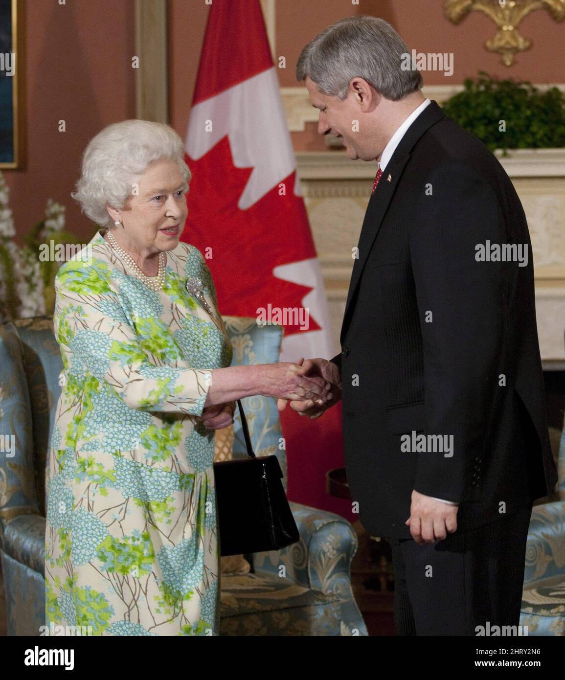Queen Elizabeth meets with Canadian Prime Minister Stephen Harper at ...