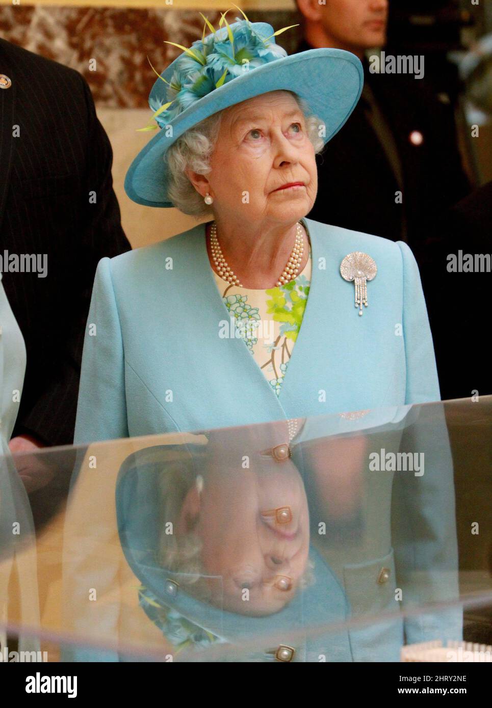 Queen Elizabeth looks up as she tours the Canadian Museum of Nature in ...