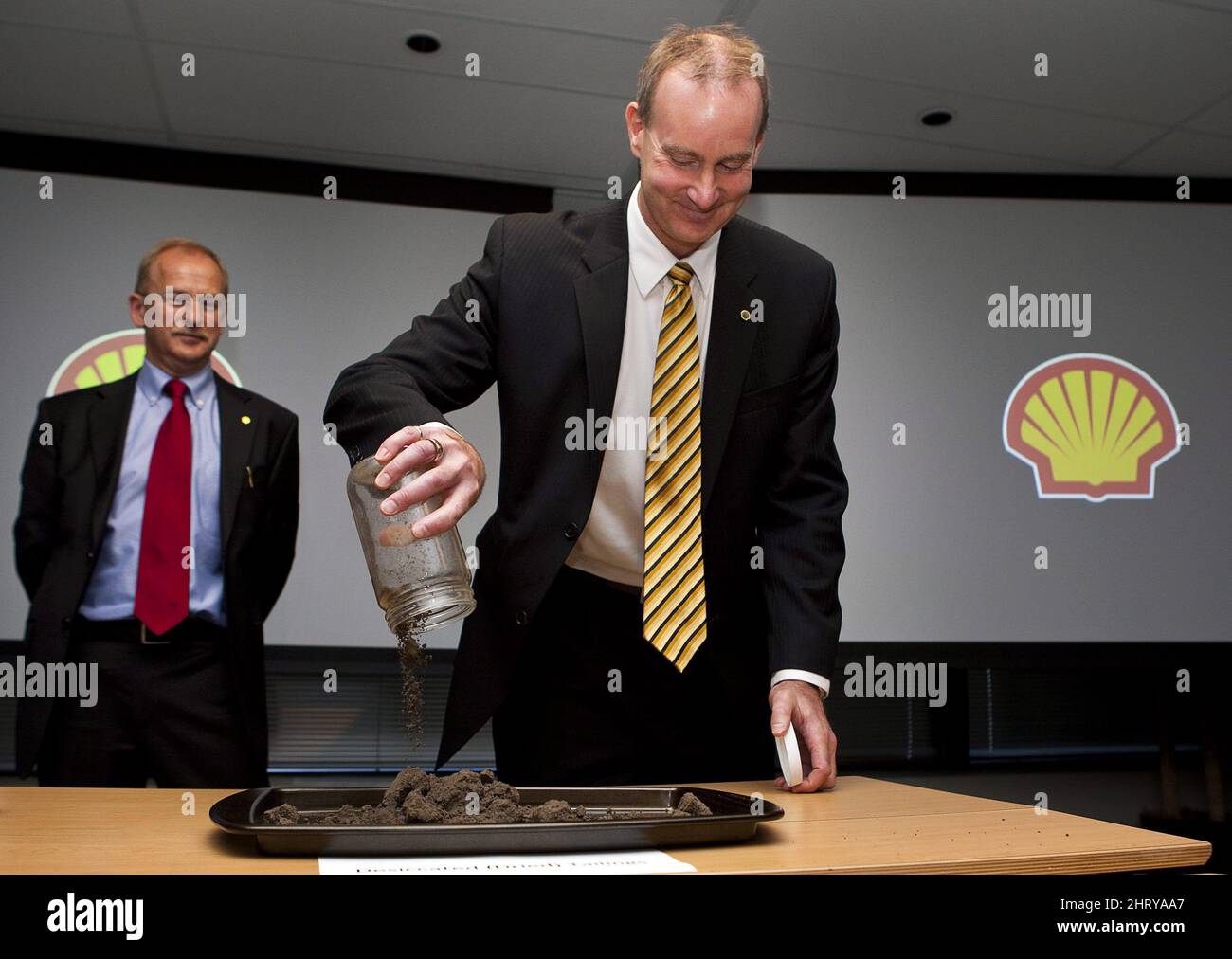 Shell Canada's John Broadhurst, right, Vice President Development for ...