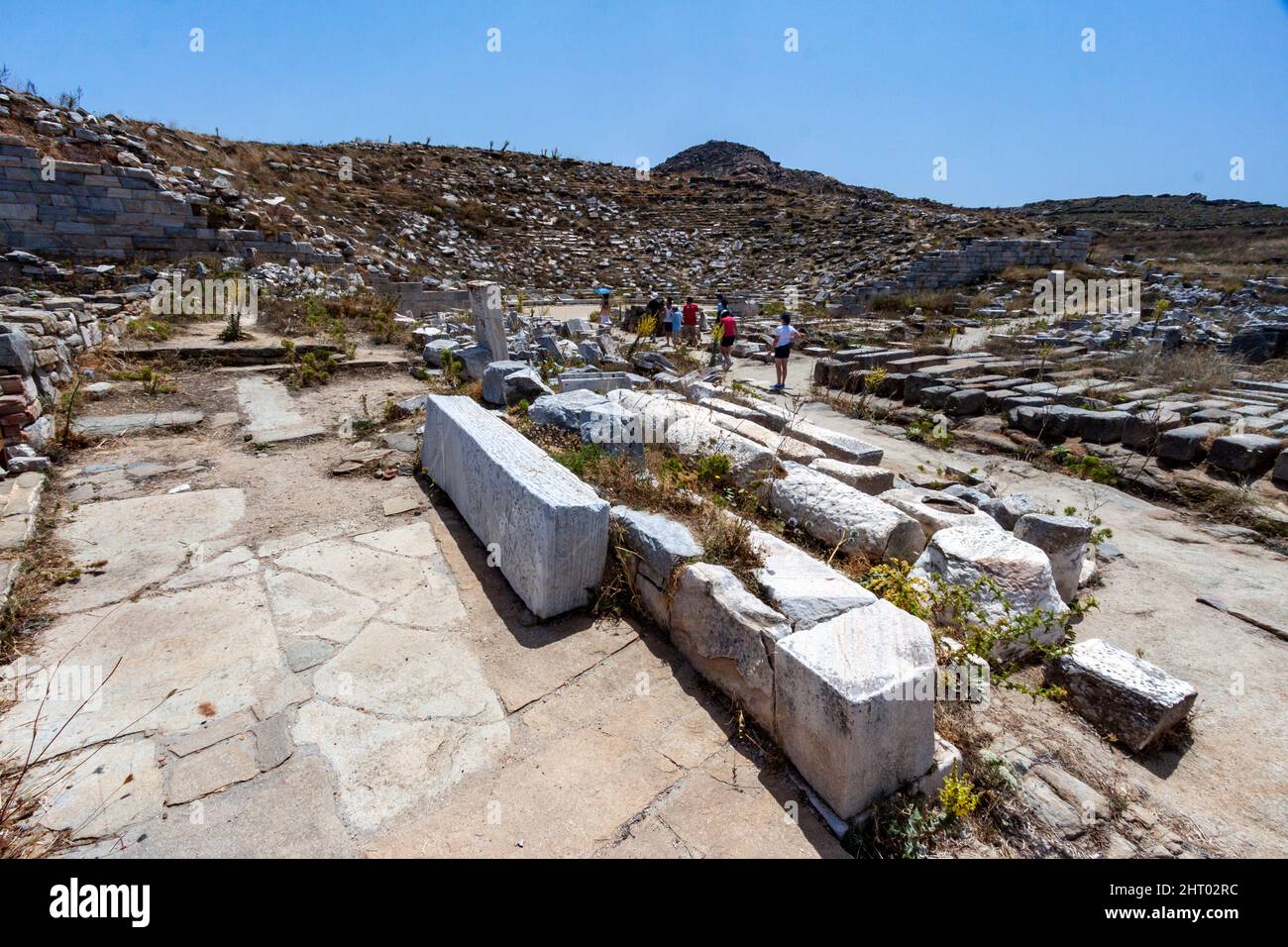 Visiting the Greek ruins of the archaeological site of Delos Island ...