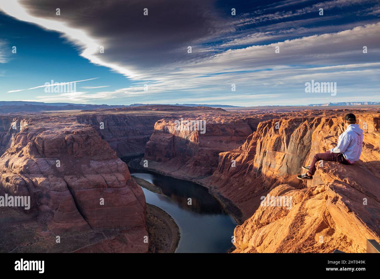 Horseshoe Bend Overlook at Sunset Sitting on Cliff Stock Photo - Alamy