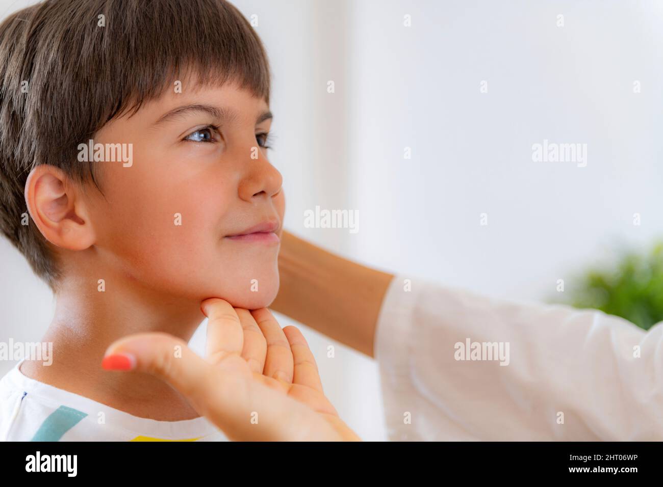 Boy undergoing a physical medical exam with therapist Stock Photo - Alamy