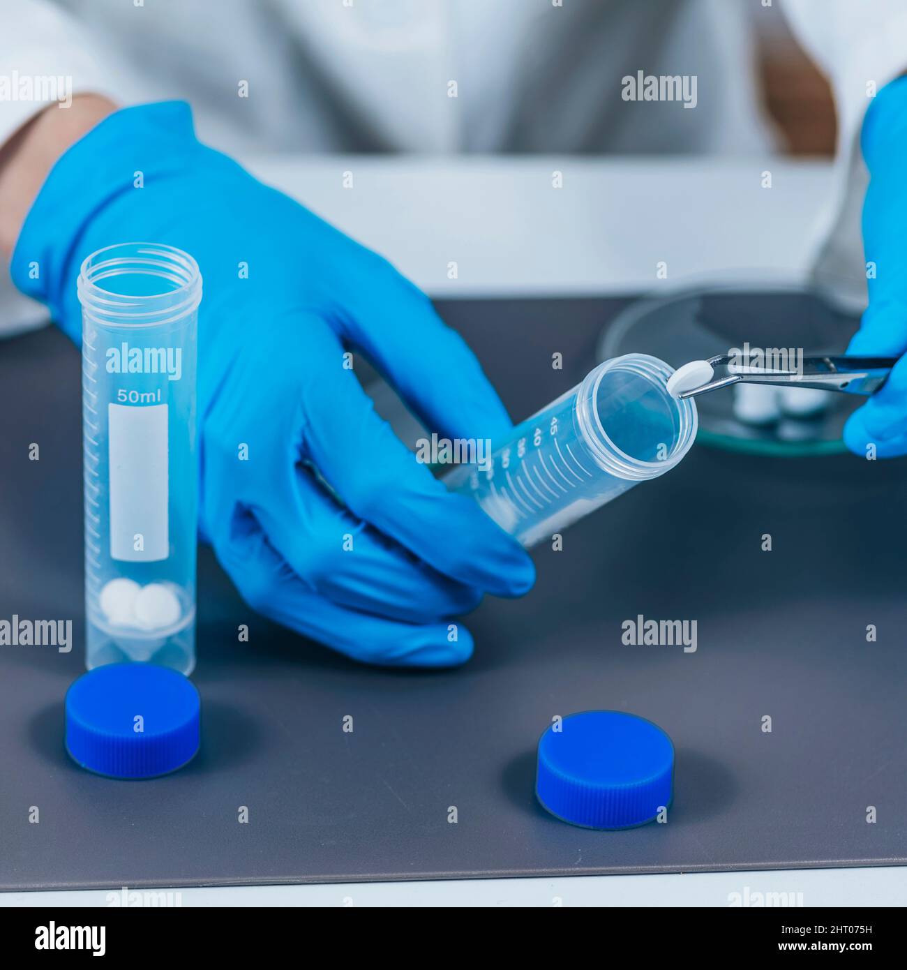 Inserting tubes hi-res stock photography and images - Alamy