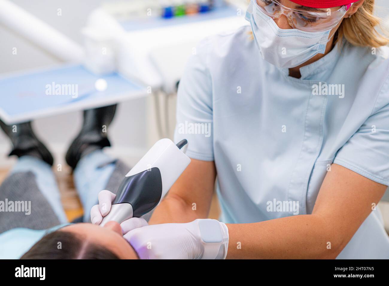 Scanning teeth with dental camera Stock Photo - Alamy