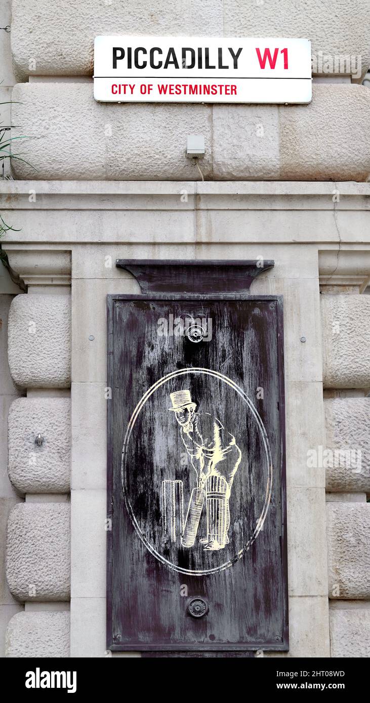 Street sign for Piccadilly Circus, W1, City of Westminster, London ...