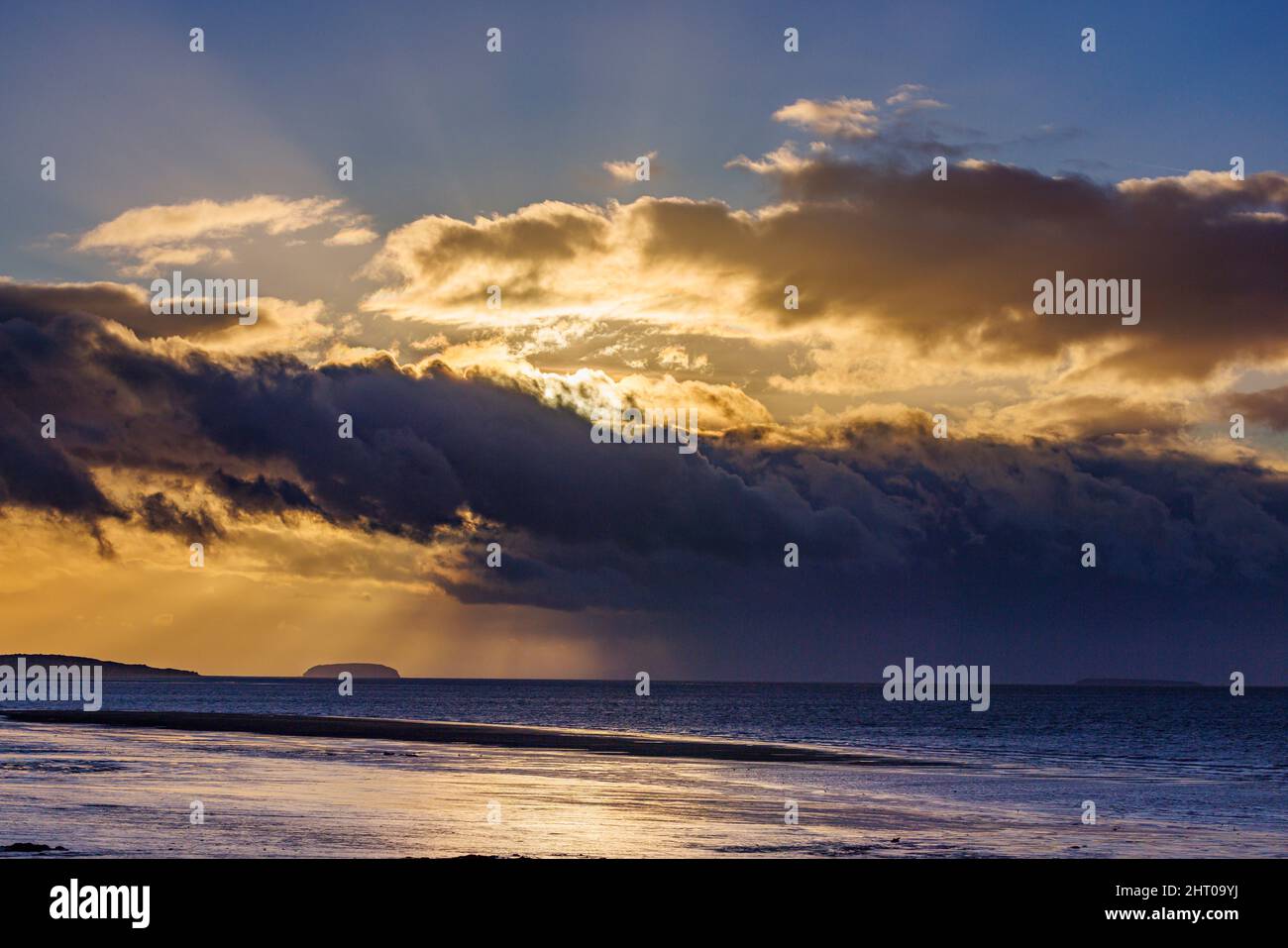 Crepuscular rays breaking through the cloud cover Stock Photo - Alamy