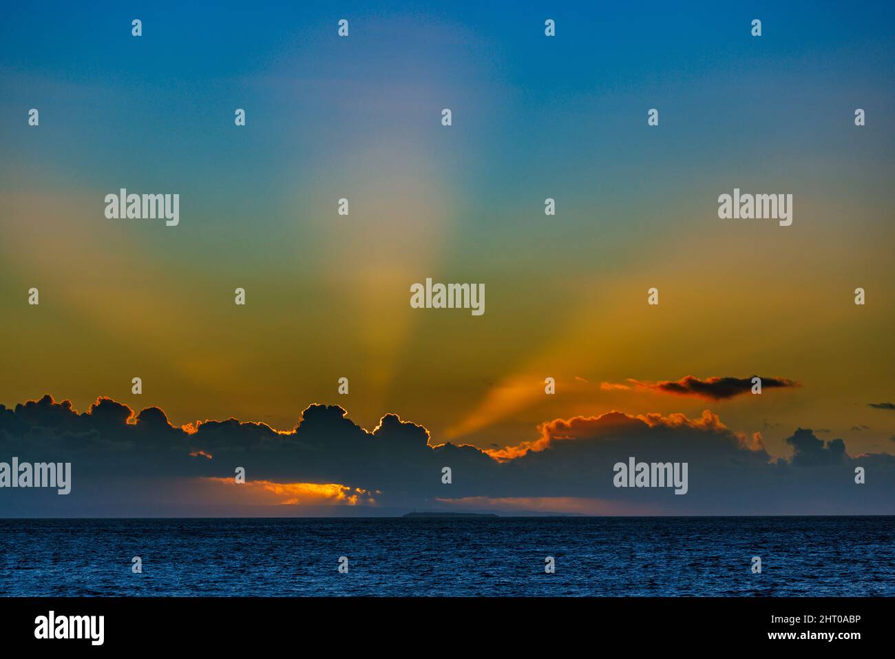 Crepuscular rays breaking through the cloud cover Stock Photo - Alamy
