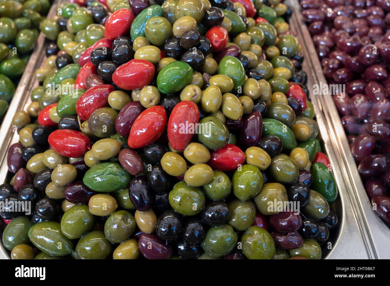 Colorful olives close up on market, healthy vegetarian food background ...