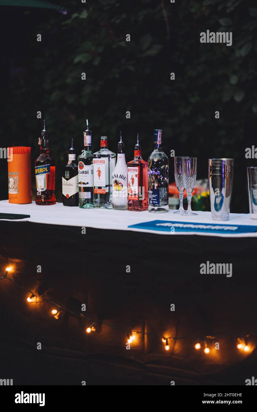 Drinking whiskey outside hi-res stock photography and images - Alamy