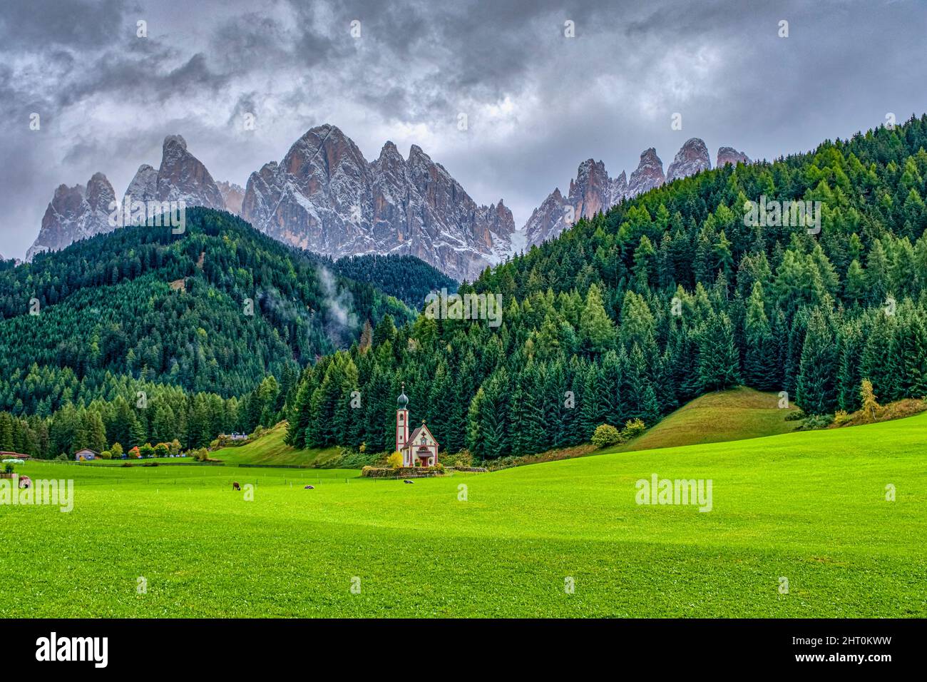 View of the chapel of St. Johann in Ranui in St. Magdalena in Villnöss ...